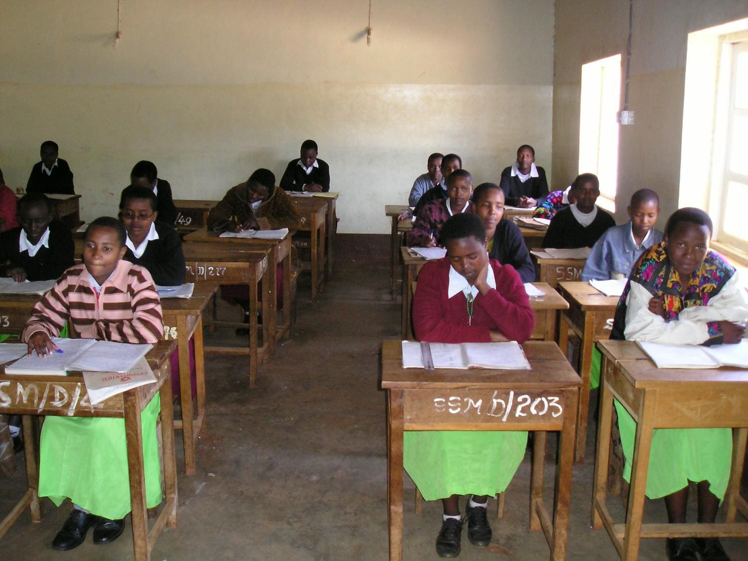 Madunga Girls Secondary School | Kusaidia Afrika